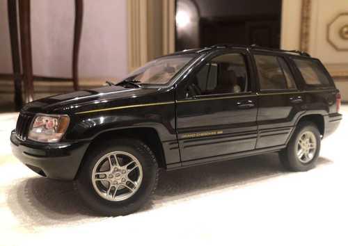 Модель автомобиля 1:18 Jeep Grand Cheroke