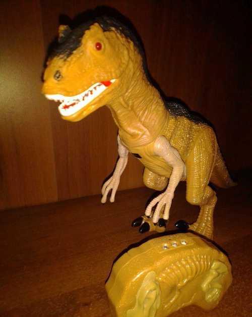 Динозавр на пульте