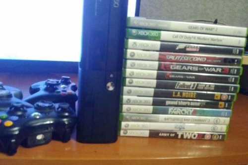 Xbox 360 с играми и джостиками