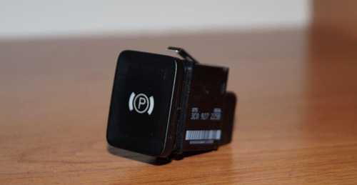 Кнопка электро ручника / VW Passat B6
