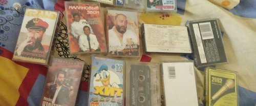 Аудиокассеты и диск для караоке