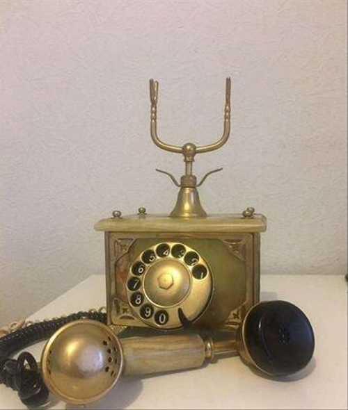 Старый телефон из оникса. Ретро. Винтаж