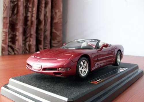 Модель Bburago 1/24 Chevrolet Corvette Convertible