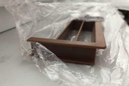 Вентиляционная решетка для цоколя коричневая