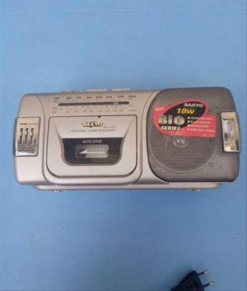 Кассетный магнитофон sanyo