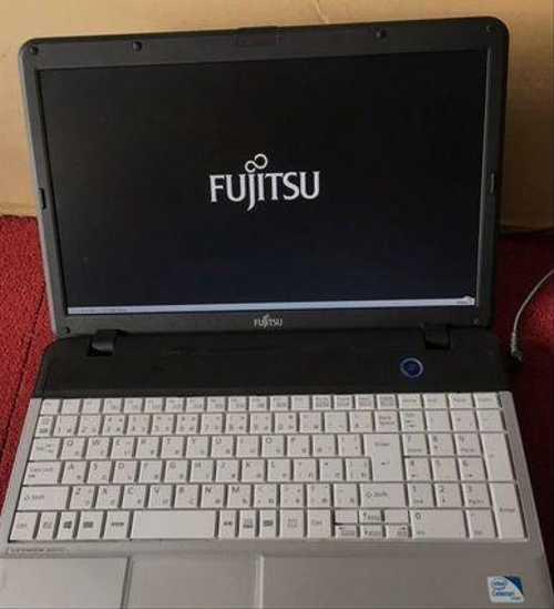 Ноутбук / Fujitsu / Core i3
