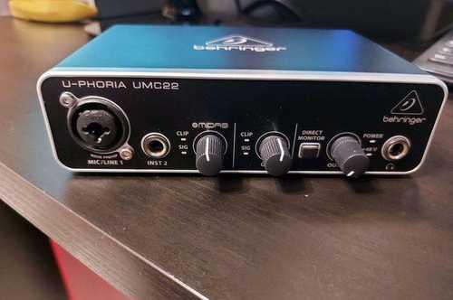 Звуковая карта behringer umc22