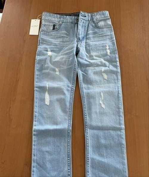 Джинсы новые на мальчика Armani