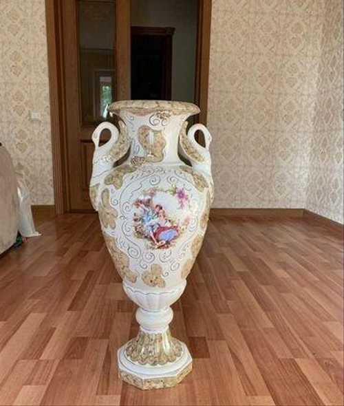 Напольная фарфоровая ваза