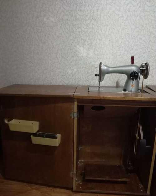 Кабинетная швейная машинка "Подольск"
