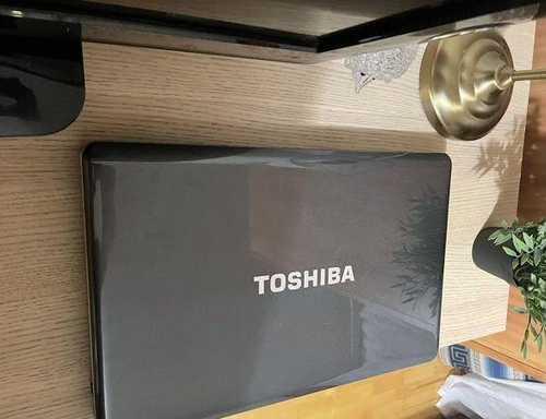 Ноутбук Toshiba экран 17,3 дюйма