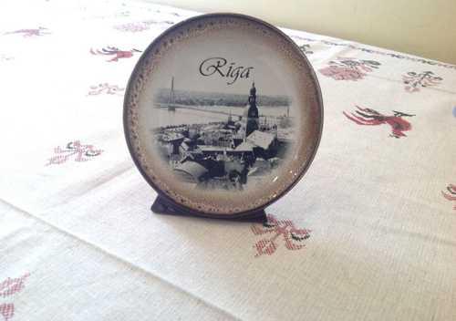 Настольная сувенирная тарелка на подставке из Риги