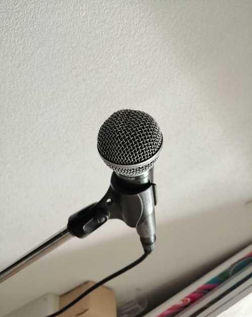 Продаю микрофон Shure SM 58 со стойкой