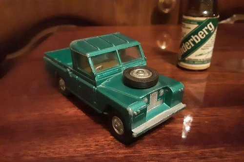 Модель land rover Corgi toys