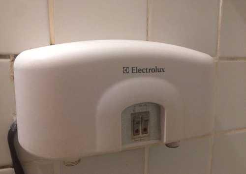 Водонагреватель Electrolux