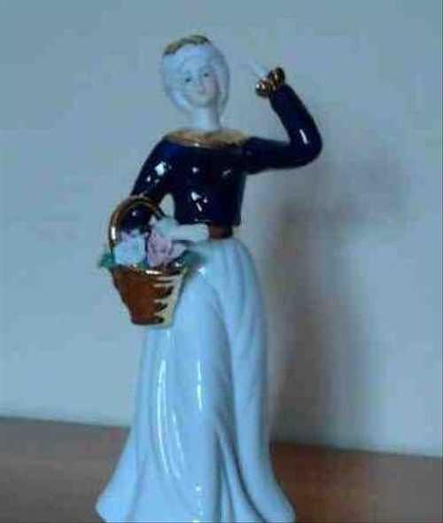 Статуэтка "Дама с корзинкой цветов", фарфор