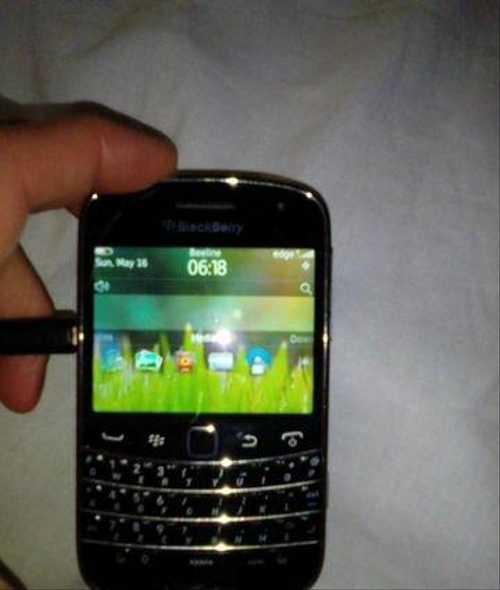 Телефон BlackBerry 9930