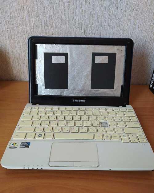 Нетбук SAMSUNG NP-NC110-P01RU