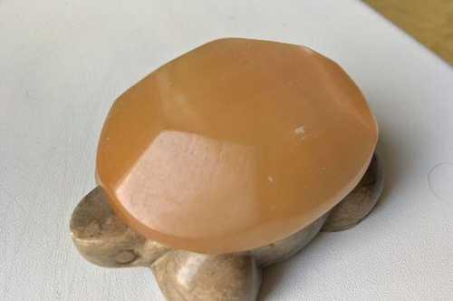 Черепаха-шкатулка из селенита