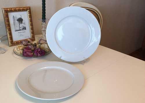 Столовая посуда (две плоские большие тарелки)