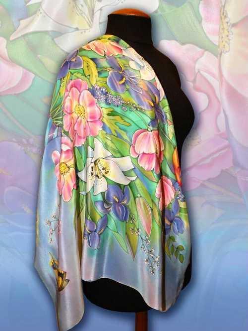 Платок ручной росписи (батик )"Ваза с цветами"