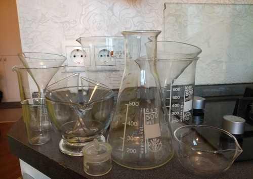 Лабораторная химическая посуда колбы стаканы