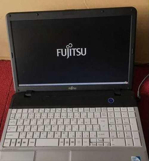 Ноутбук / Fujitsu / Core i3