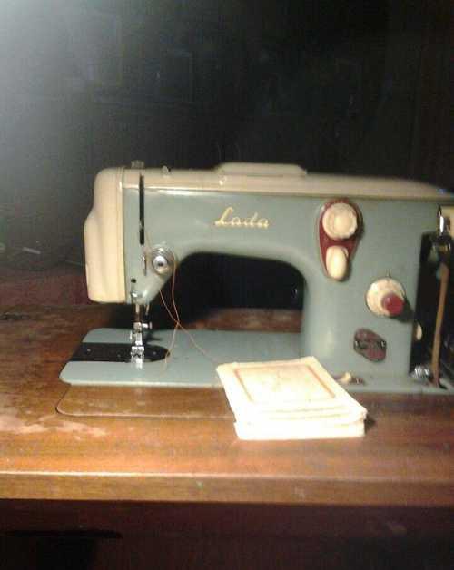 Домашняя швейная машинка "LADA"
