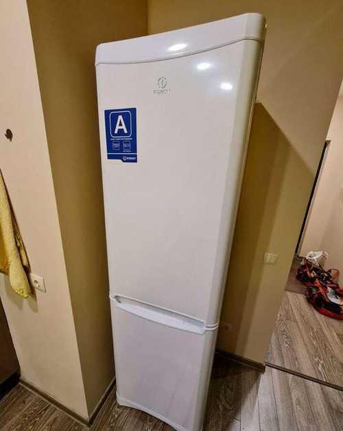 Холодильник Indesit NBA 20D NFN