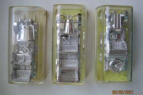 Модели машин в боксах