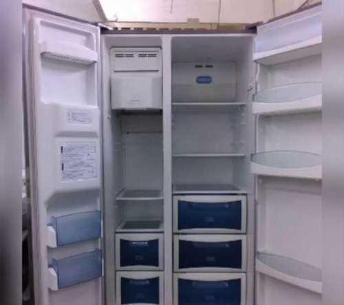 Большой холодильник,морозилка сбоку с ледогенерато