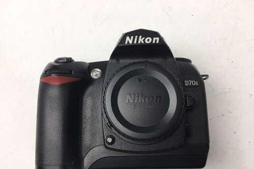 Nikon d70s body