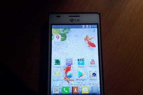Телефон LG E615