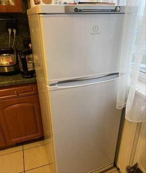 Холодильник indesit ST145.028