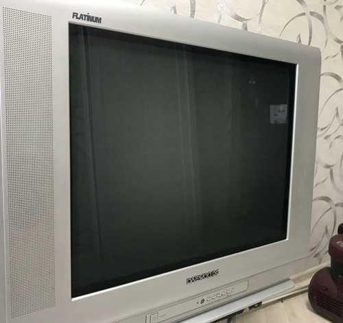 Большой плоский телевизор Daewoo