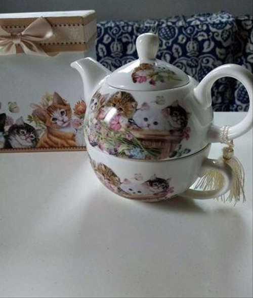 Чайник с чашкой в подарочной коробке Коты
