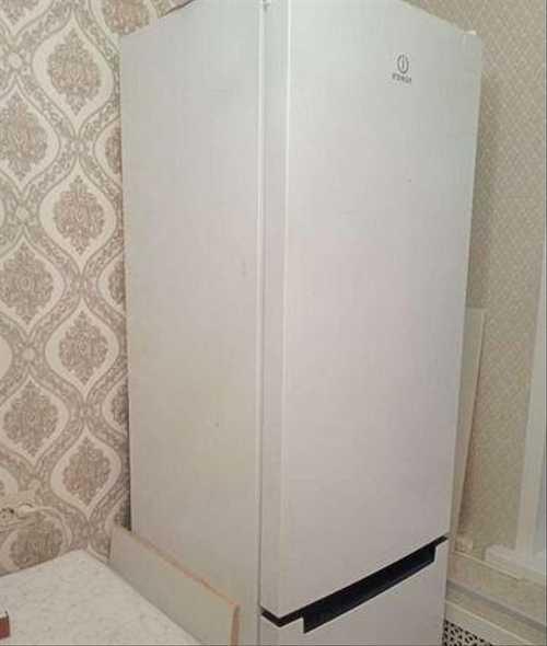 Холодильник indesit DS 4200W