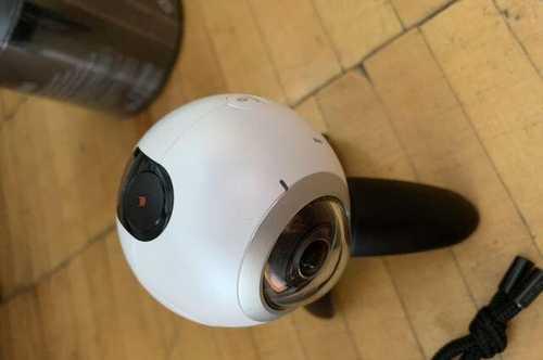 Панорамная экшн-камера samsung Gear 360 SM-C200