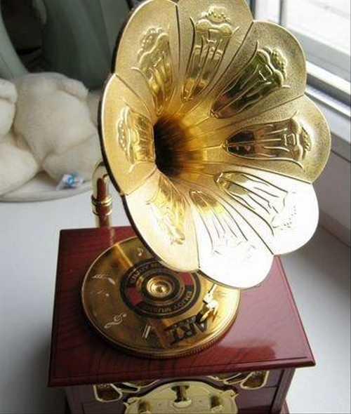 Музыкальная шкатулка граммофон
