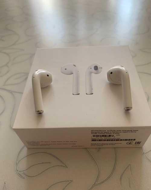 Airpods pro без кейса. Аирподс 2 без кейса. 2 Пары наушников в одном кейсе. Фото аирподс 3 белый фон без кейса. Как включить аирподс 2 без кейса.