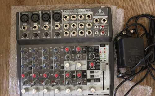 Микшерный пульт Behringer Xenyx 1202 fx
