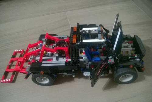 Конструктор Lego Technic 9395 Тягач