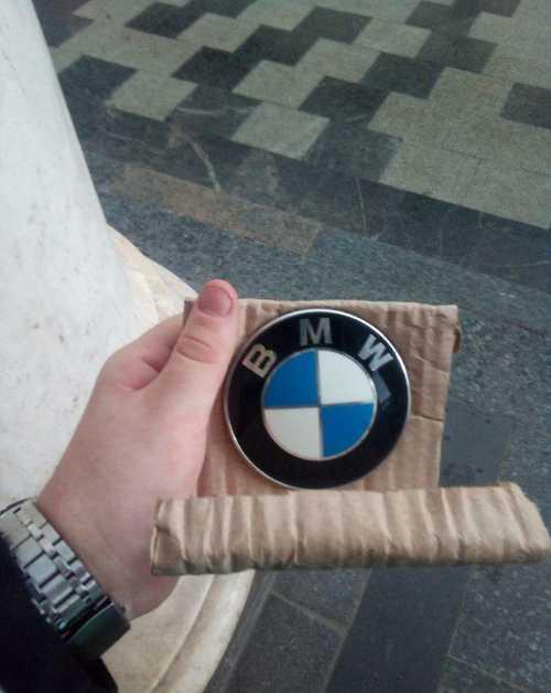 Значок bmw на капот