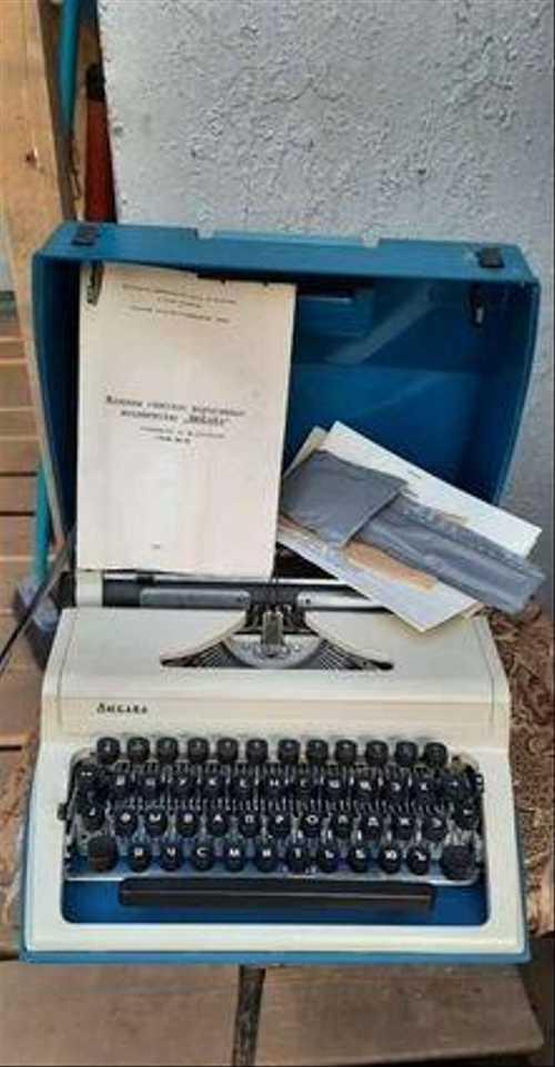 Пишущая портативная машинка Любава механическая