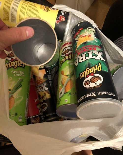 Пустые банки из под Pringles