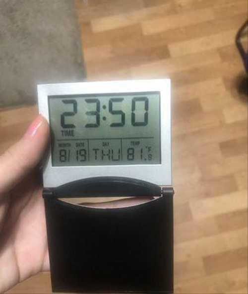 Часы электронные настольные