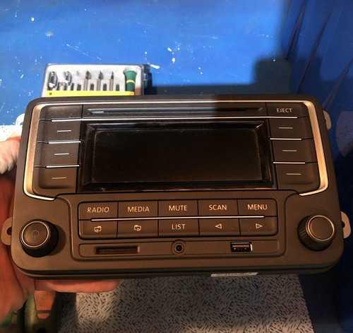 Магнитола RCD 220 G (5KD 035 181) Volkswagen