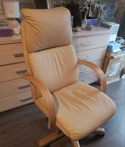 Кресло кожаное новое