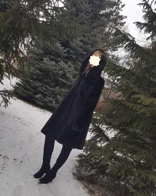 Шубка из шикарной норки тёмного насыщенного цвета
