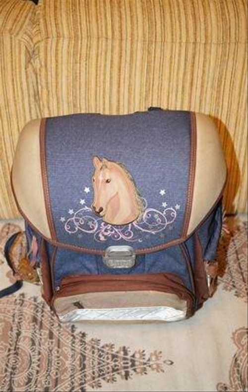 Школьный рюкзак для девочки в хорошем состоянии